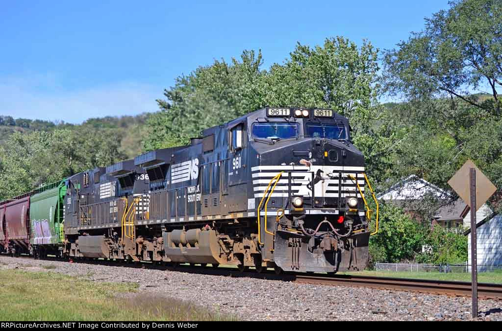 NS 9611, BNSF's Aurora Sub.